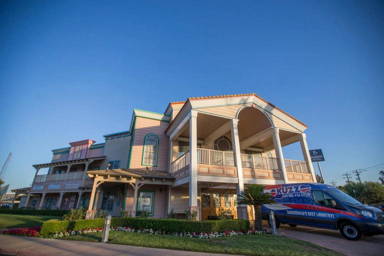 End of an era for country music in Bakersfield: Buck Owens' Crystal ...