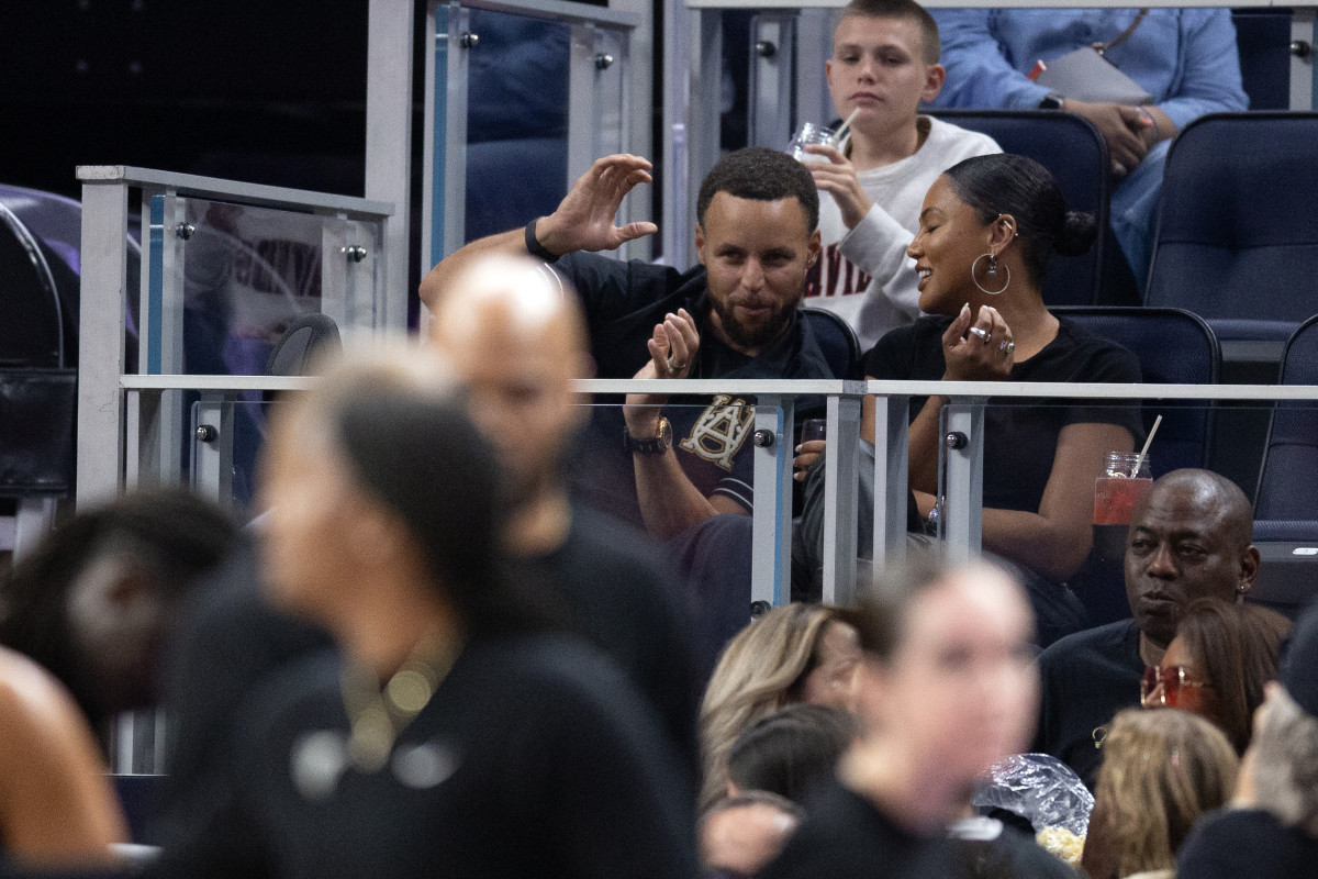 Fans Saddened After Steph Curry, Ayesha Curry Photo Surfaces