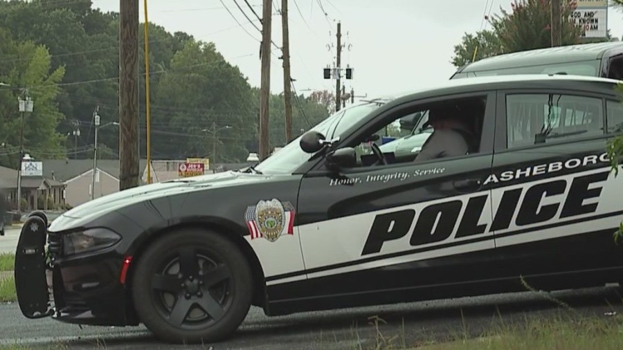 Man shot in leg while walking down Asheboro street, police say