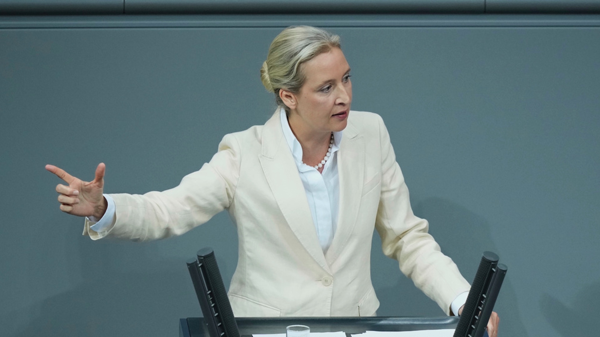 Γερμανία: Πρώτη η AfD σε νέα δημοσκόπηση – Εντείνεται η δυσαρέσκεια για ...