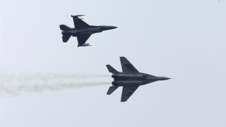 MiG-29 Vs F-16: Speed, Tech, & Combat Capabilities Compared