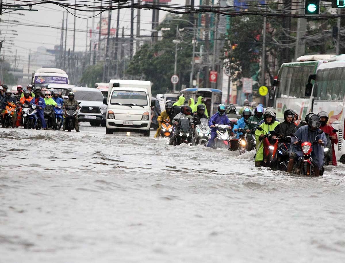 Valenzuela mayor partners with experts to combat flooding