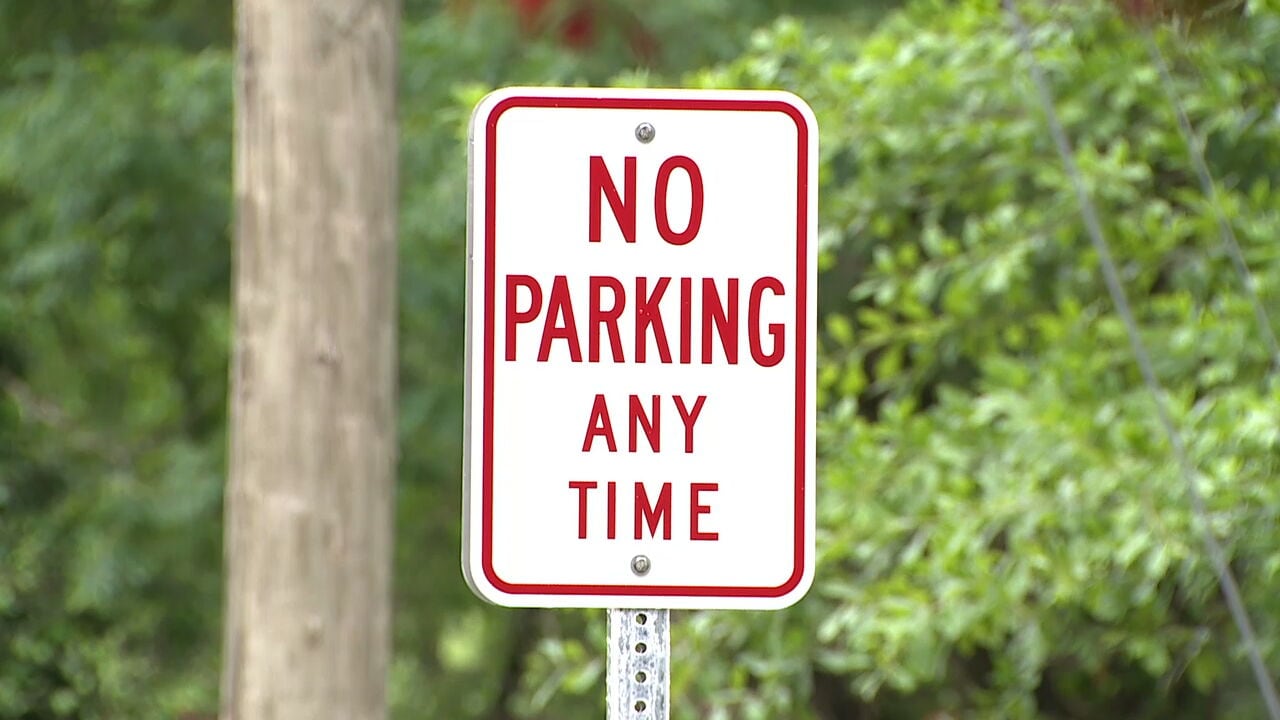 Tacoma installs ‘no parking’ signs along Marine View Drive to prevent ...
