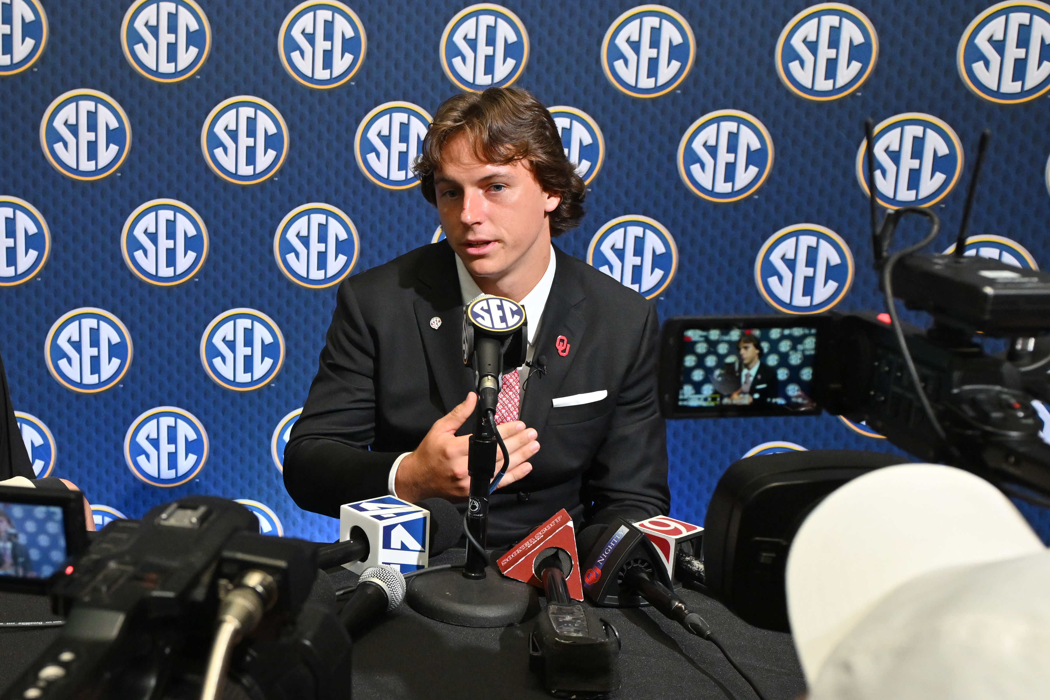 Oklahoma’s star QB under investigation for gambling-related Venmo activity