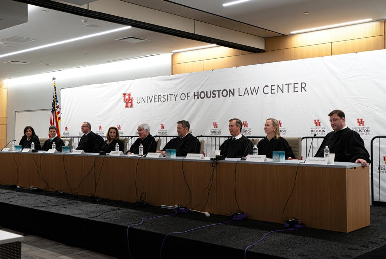 Texas Supreme Court won’t rule for weeks on GOP requests to expel ...