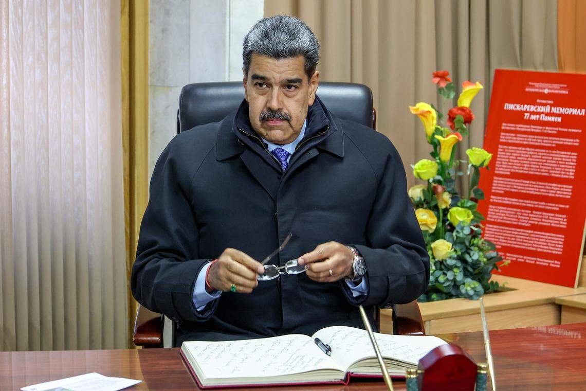 Ante despliegue militar de EEUU, Maduro moviliza 4.5 millones de milicianos