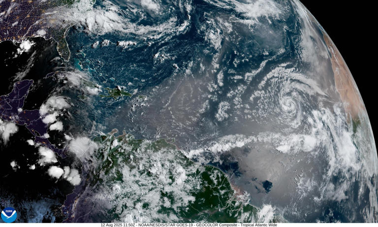 Tropical Storm Erin tracker shows US hurricane path