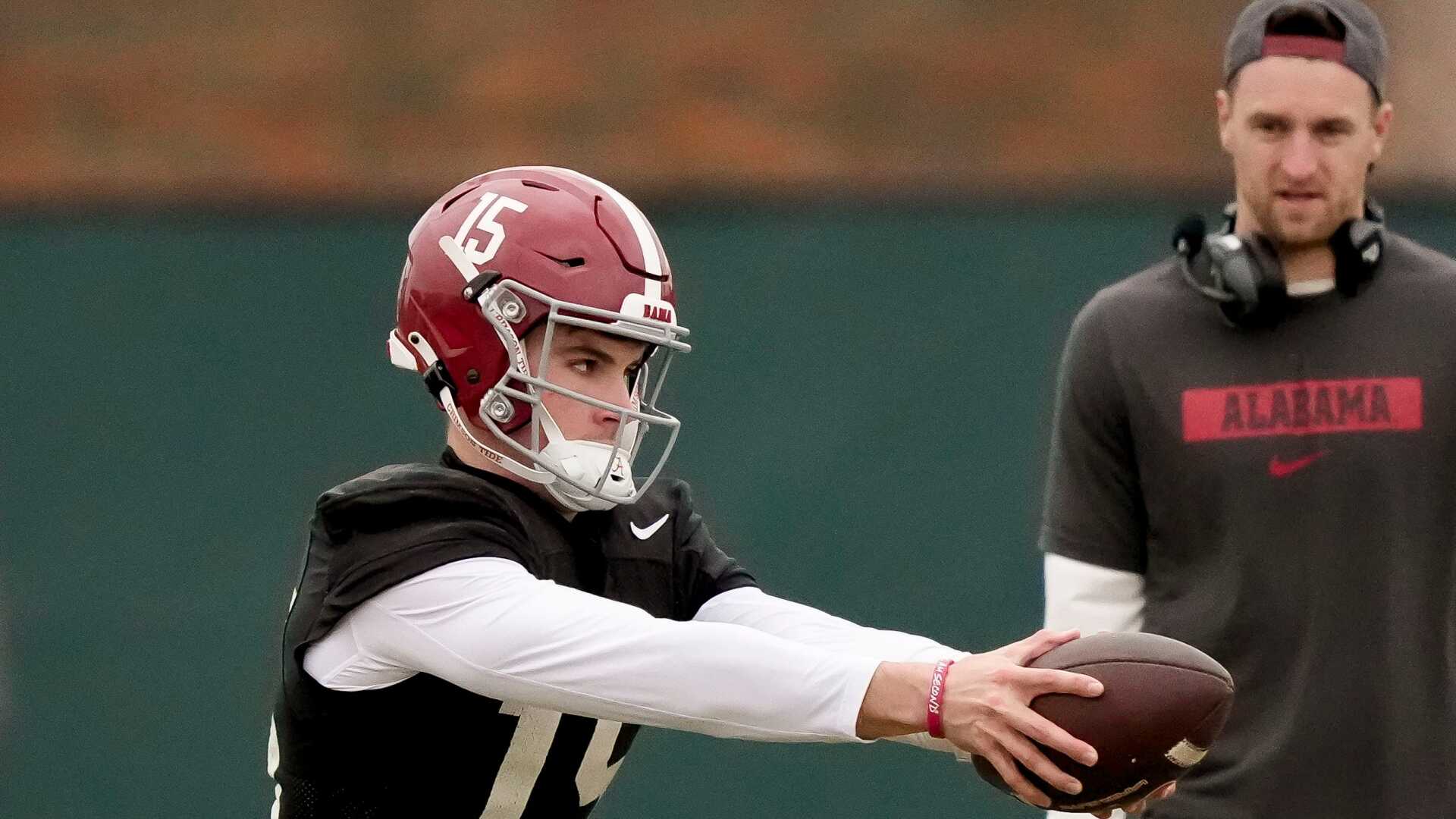 No. 8 Alabama names Ty Simpson its starting QB for the season, which ...