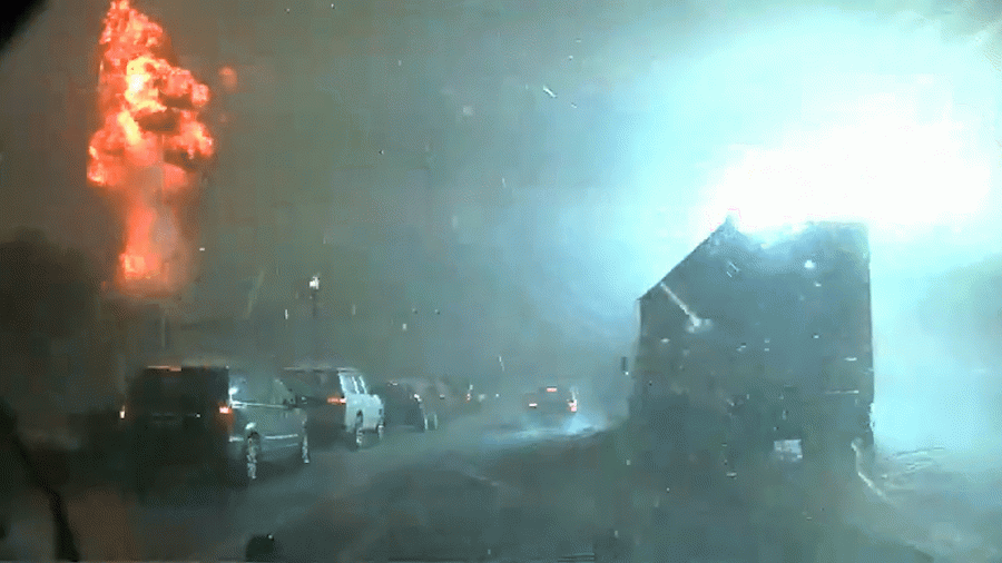 Wild lightning strike in Mount Pleasant captured on dashcam