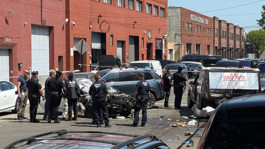 2 pedestrians, driver died after car crashed into coffee cart in Queens
