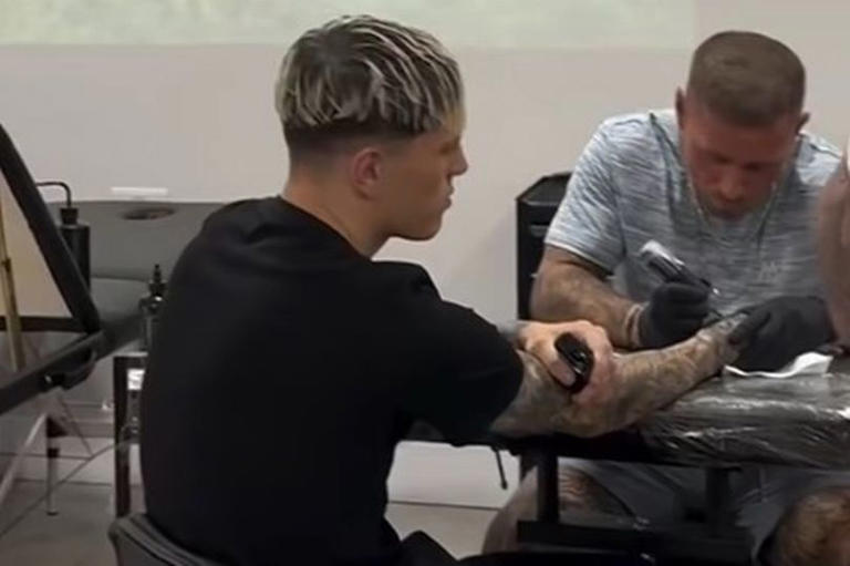 Man Utd fans spot something not right in video of Alejandro Garnacho ...