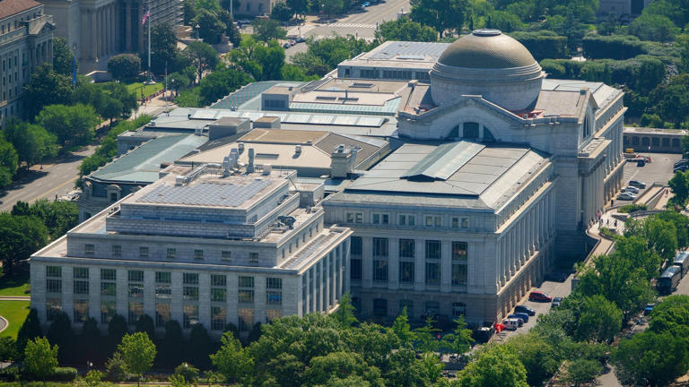 White House wants Smithsonian exhibits to fit Trump's view of history ...