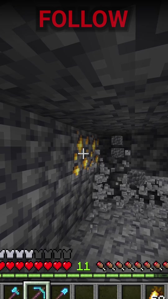 Mining is WAY BETTER on BEDROCK EDITION! #minecraft #minecraftbedroc...