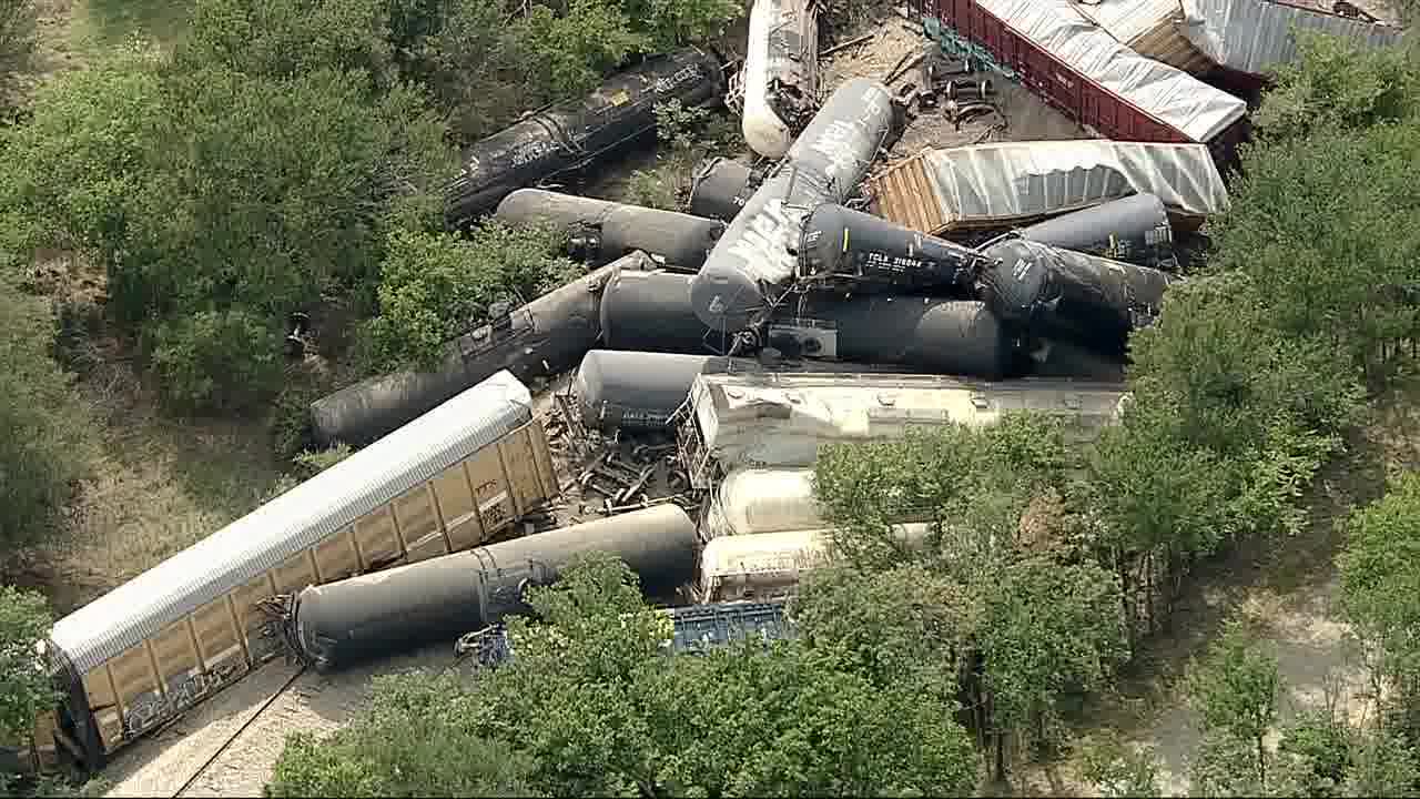 Train derailment in Palo Pinto County sparks grass fire