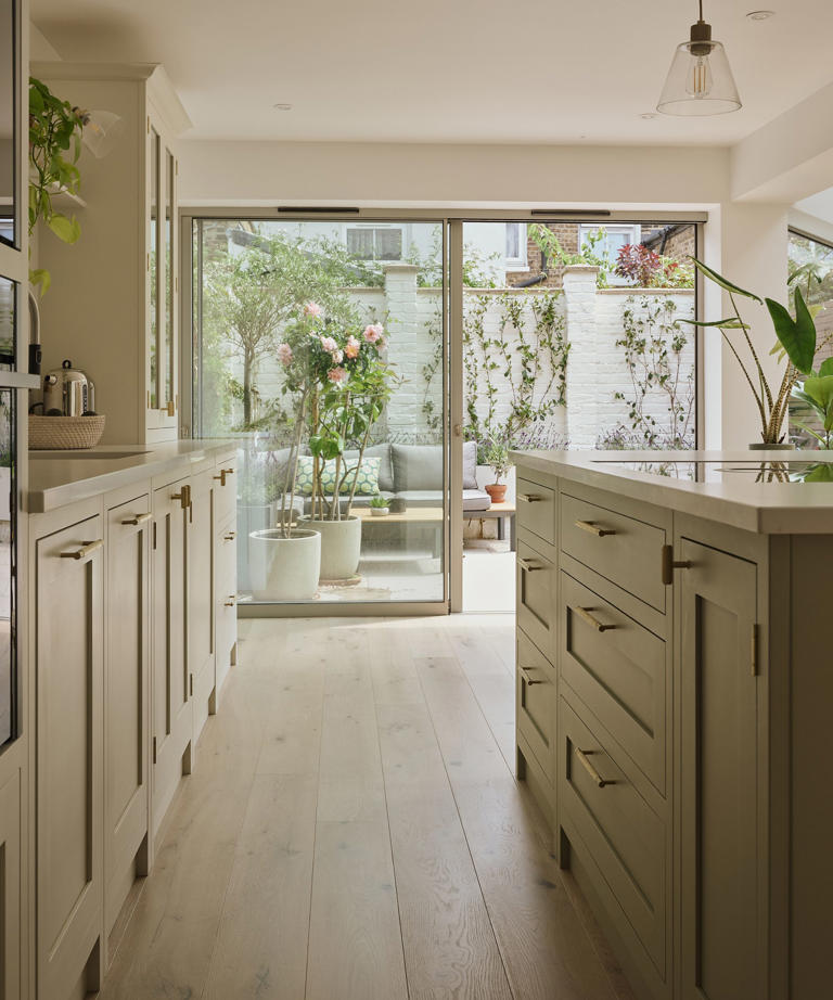 How to control humidity in your home – experts reveal the early warning ...