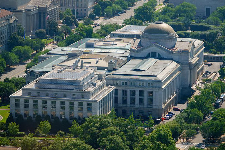 White House orders urgent review of Smithsonian exhibits to fit Trump’s ...