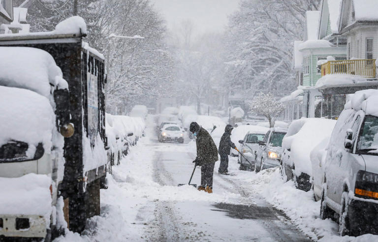 Farmers’ Almanac predicts a cold and snowy 2025-2026 winter in New England