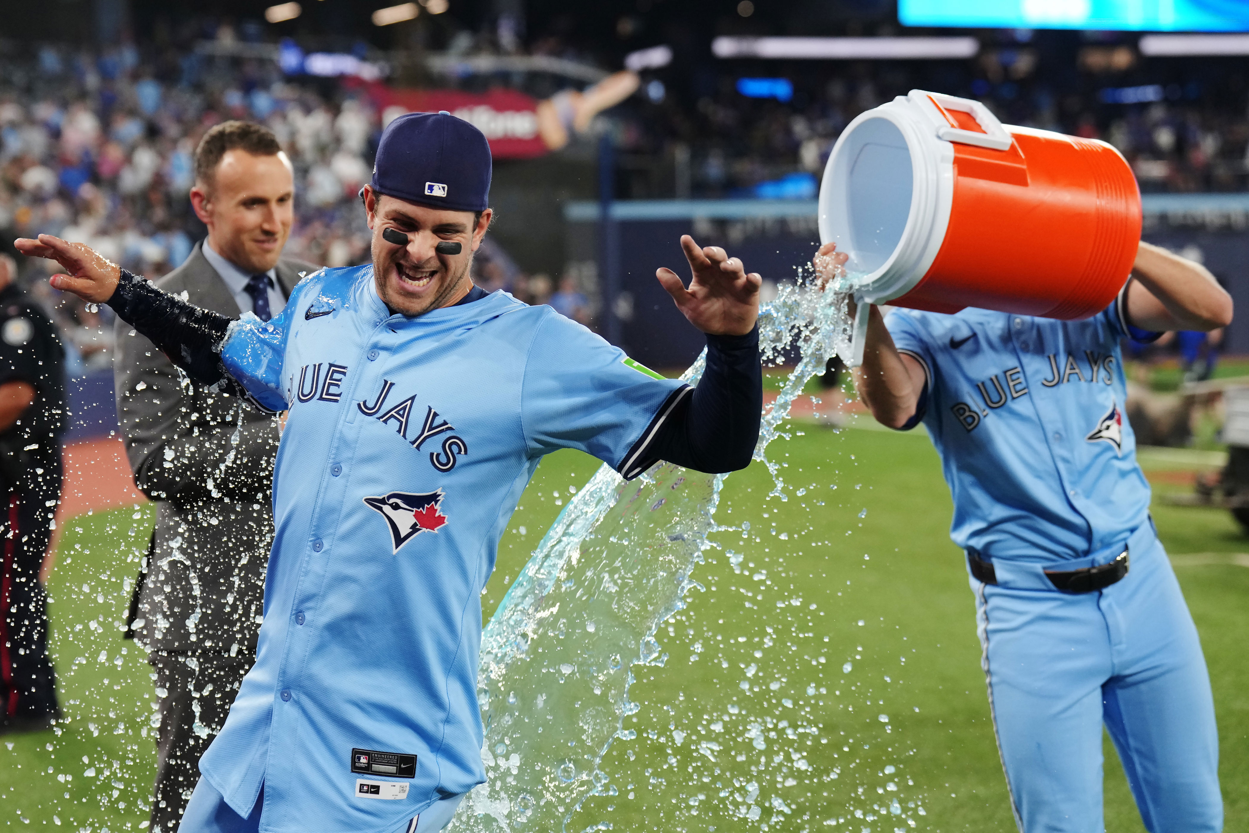 Clement hits 3-run shot in Jays' 5-1 win over Cubs