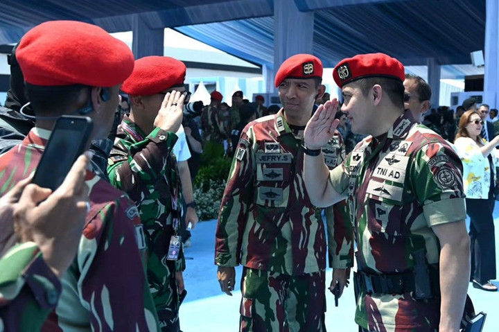 Letkol Teddy Pakai Seragam Kopassus Saat Dampingi Prabowo, Ini Makna ...