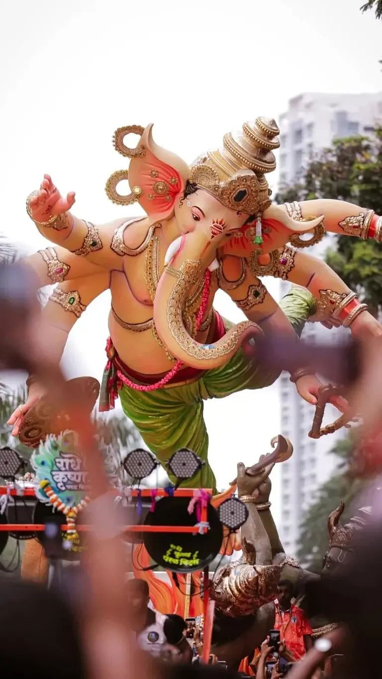 Mumbai's Parel Cha Maharaj 2025 Debuts Iconic 'Balance Concept' Ganesh ...