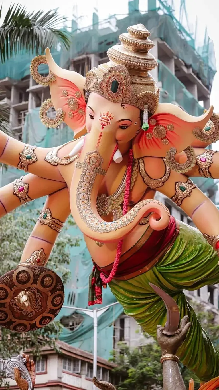 Mumbai's Parel Cha Maharaj 2025 Debuts Iconic 'Balance Concept' Ganesh ...