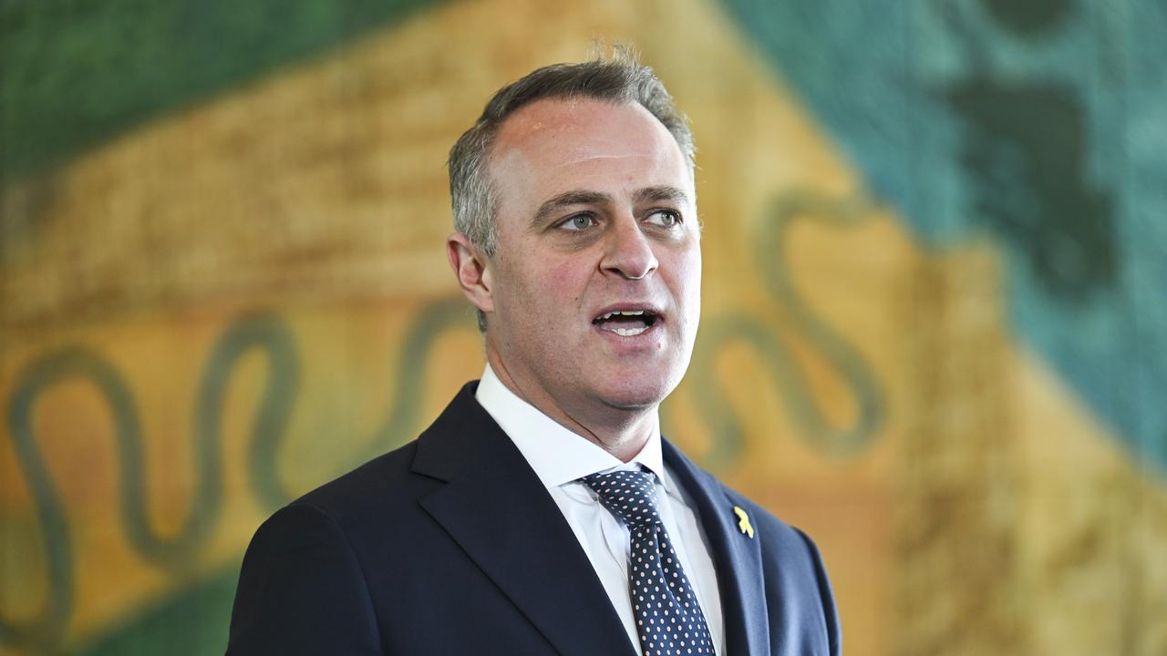 ‘Burnt out’: Push for 4-day work week