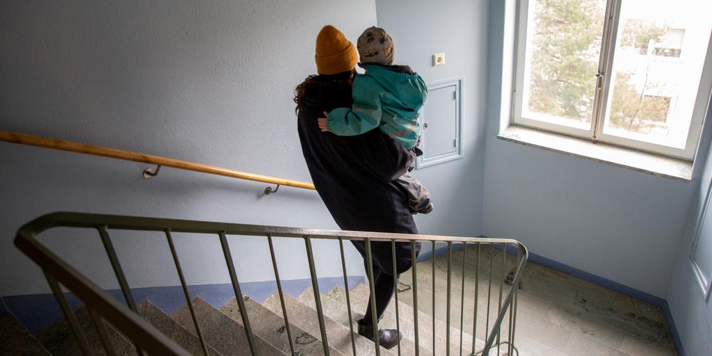 ”Slopa föräldrapenningen och halvera ledigheten”