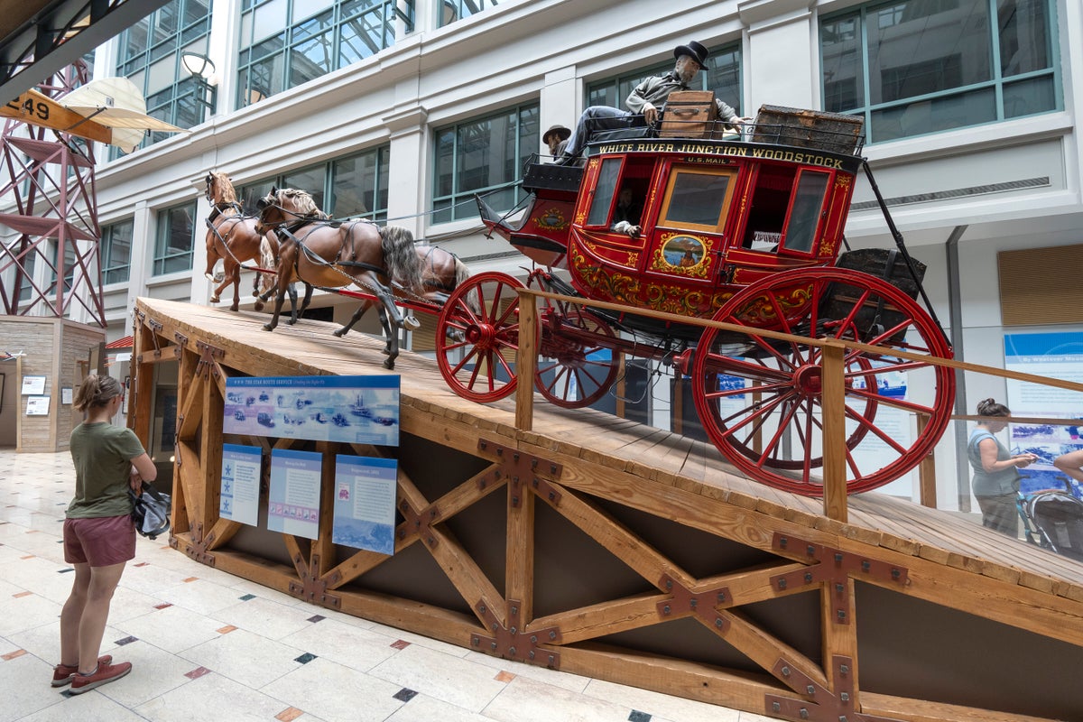 White House plans to review all Smithsonian exhibits to make sure they ...