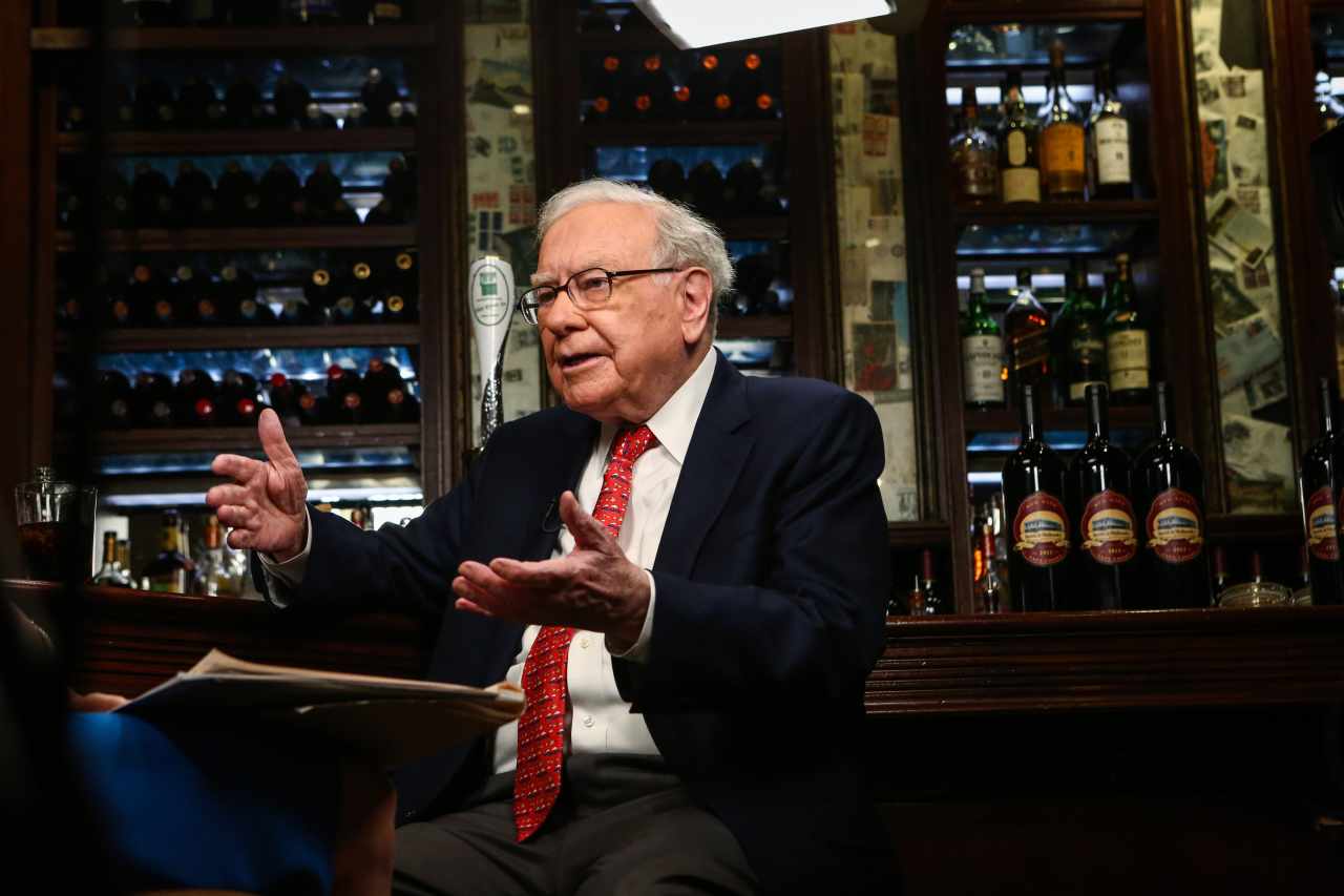 Buffett Shows Value of Working Past 65. That’s When He Really Got Rich.