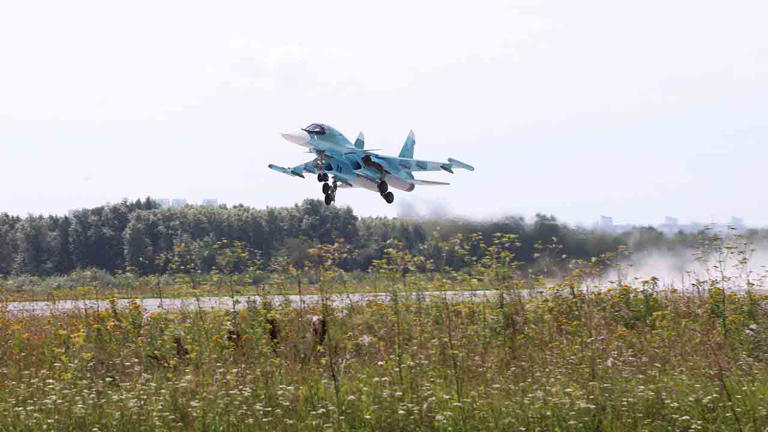 Video: Russia Receives New Batch of Su-34 Fighter-Bombers to Strengthen ...