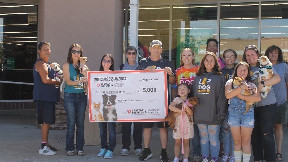 Miranda Lambert's MuttNation awards $255K to shelters with surprise ...