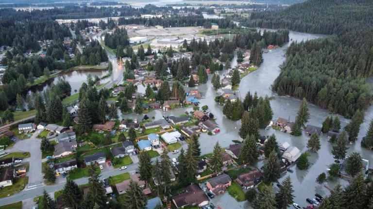 Alaska capital Juneau urged to evacuate as 'glacial outburst' flood looms