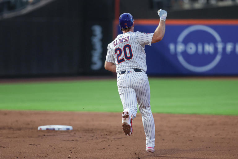 'Outta here! Outta here!' How Gary Cohen called Pete Alonso's record ...