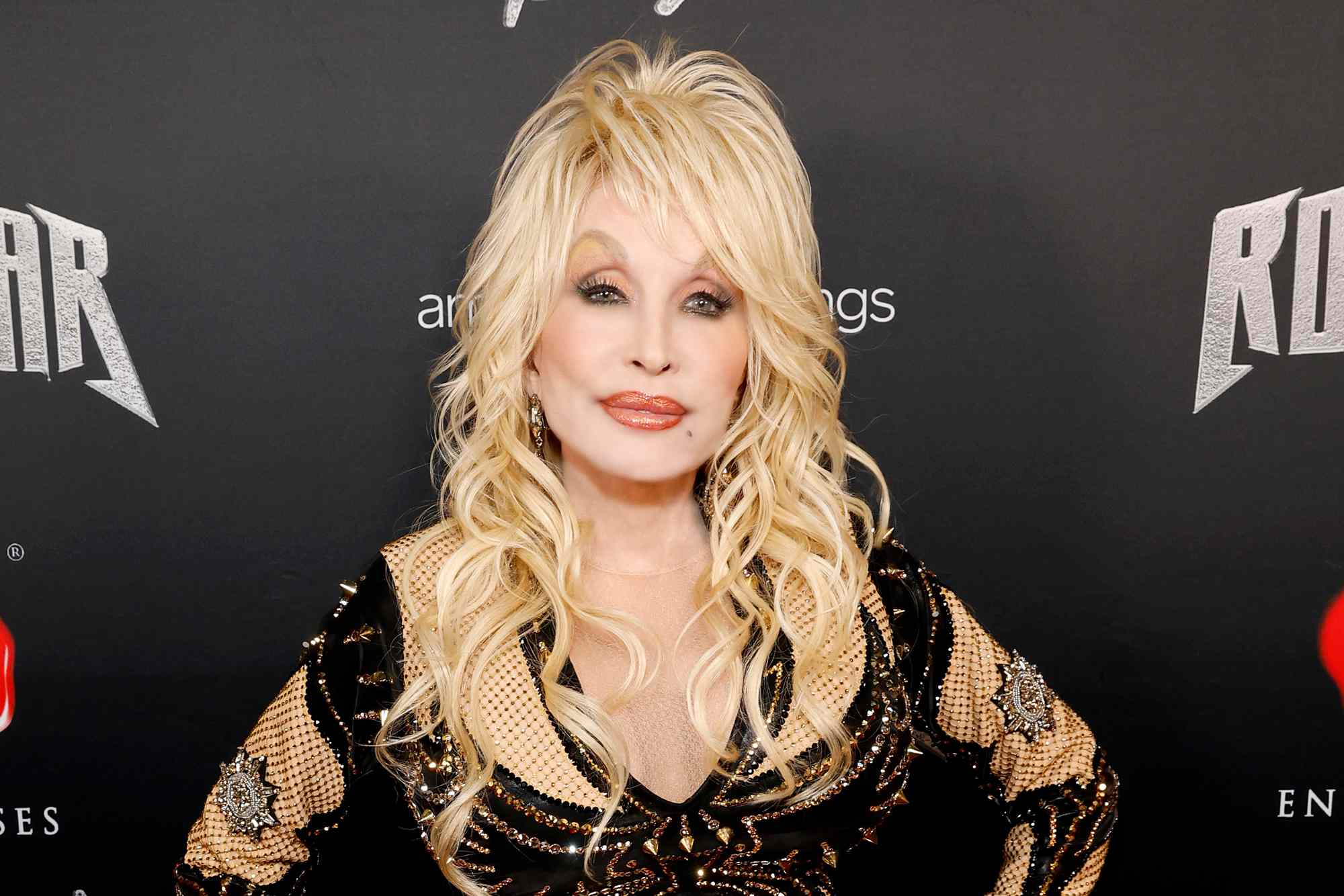 Dolly Parton offers advice for Kelly Clarkson and Reba McEntire as they ...