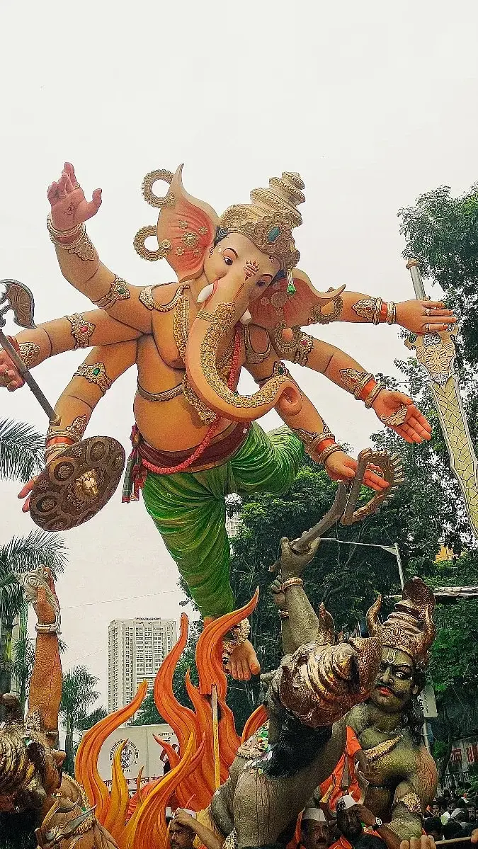 Mumbai's Parel Cha Maharaj 2025 Debuts Iconic 'Balance Concept' Ganesh ...