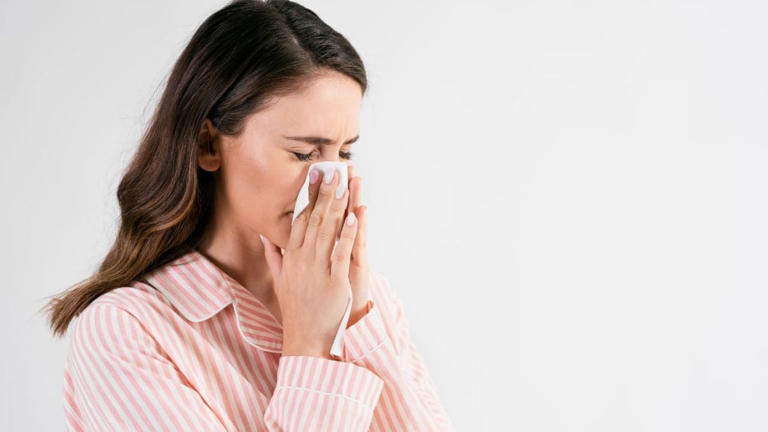 3 Langkah Mudah Mengatasi Bersin Terus-menerus dan Hidung Gatal