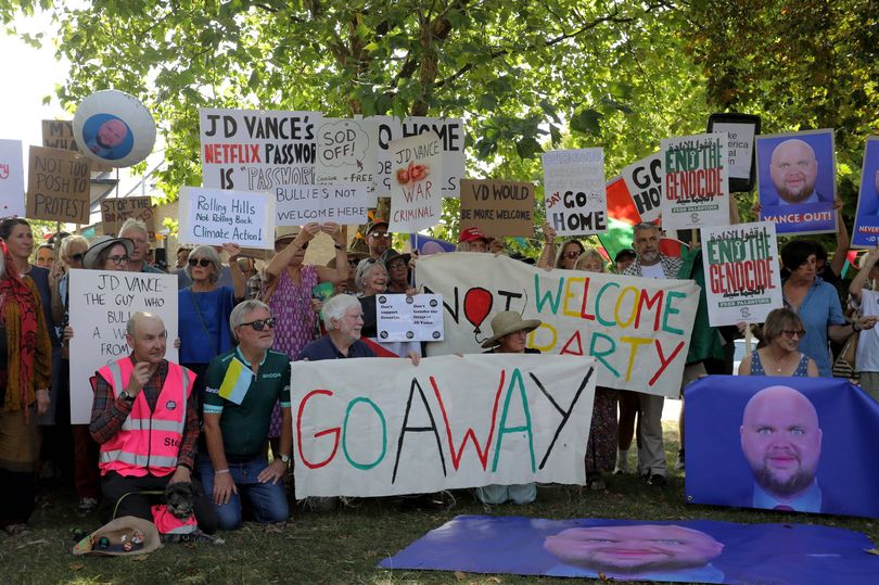 JD Vance to meet Reform's Nigel Farage in the Cotswolds and then visit ...