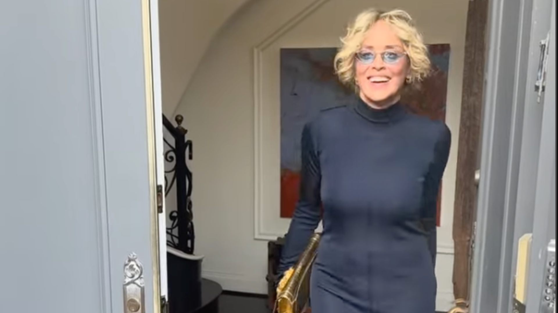 Sharon Stone, 67, schittert in een ultra-glamoureuze bodycon-jurk