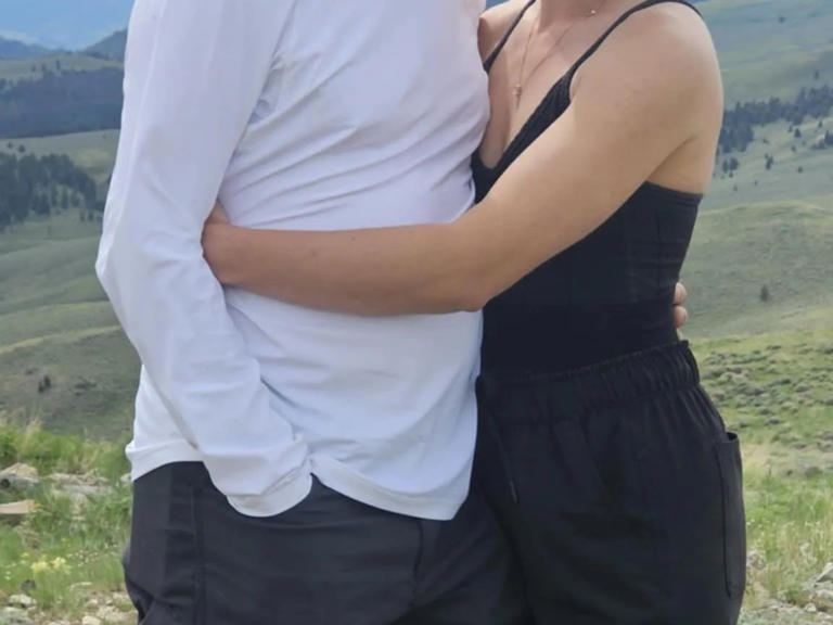 Kelly Clarkson's ex dated her assistant before death