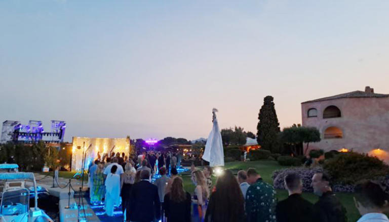 Jlo una stella che brilla nella notte in Costa Smeralda