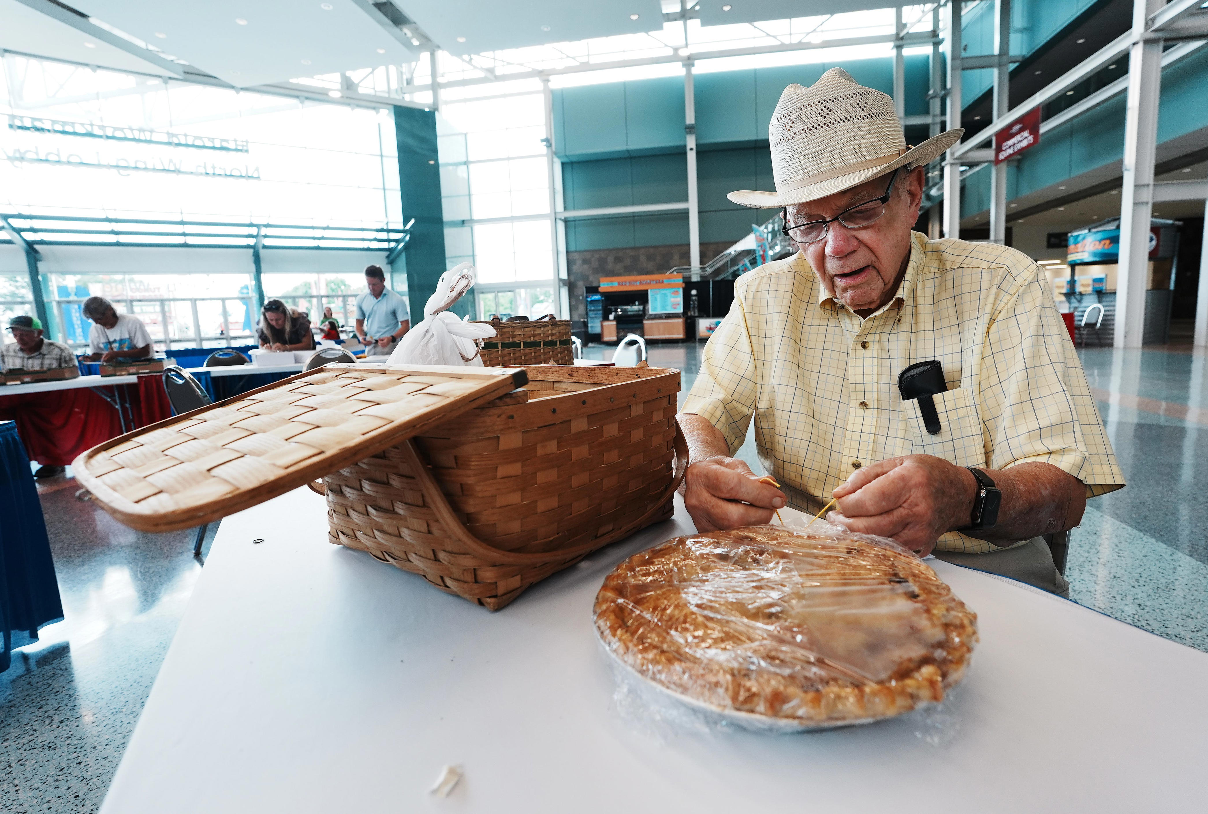 95-year-old man eyes win in 2025 Kentucky State Fair apple pie, pound ...