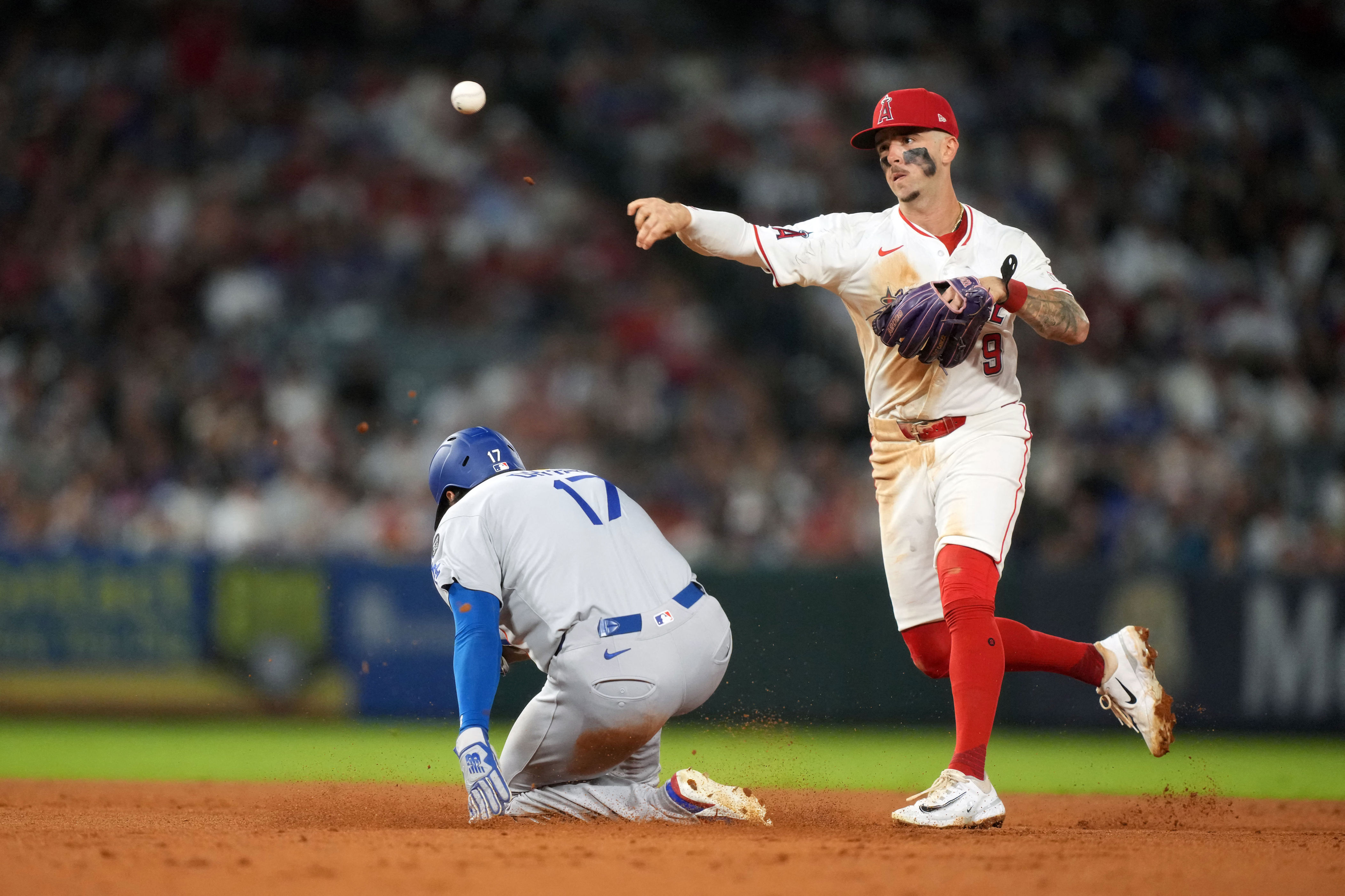 Shohei Ohtani lines into triple play then hits go-ahead HR as Dodgers ...