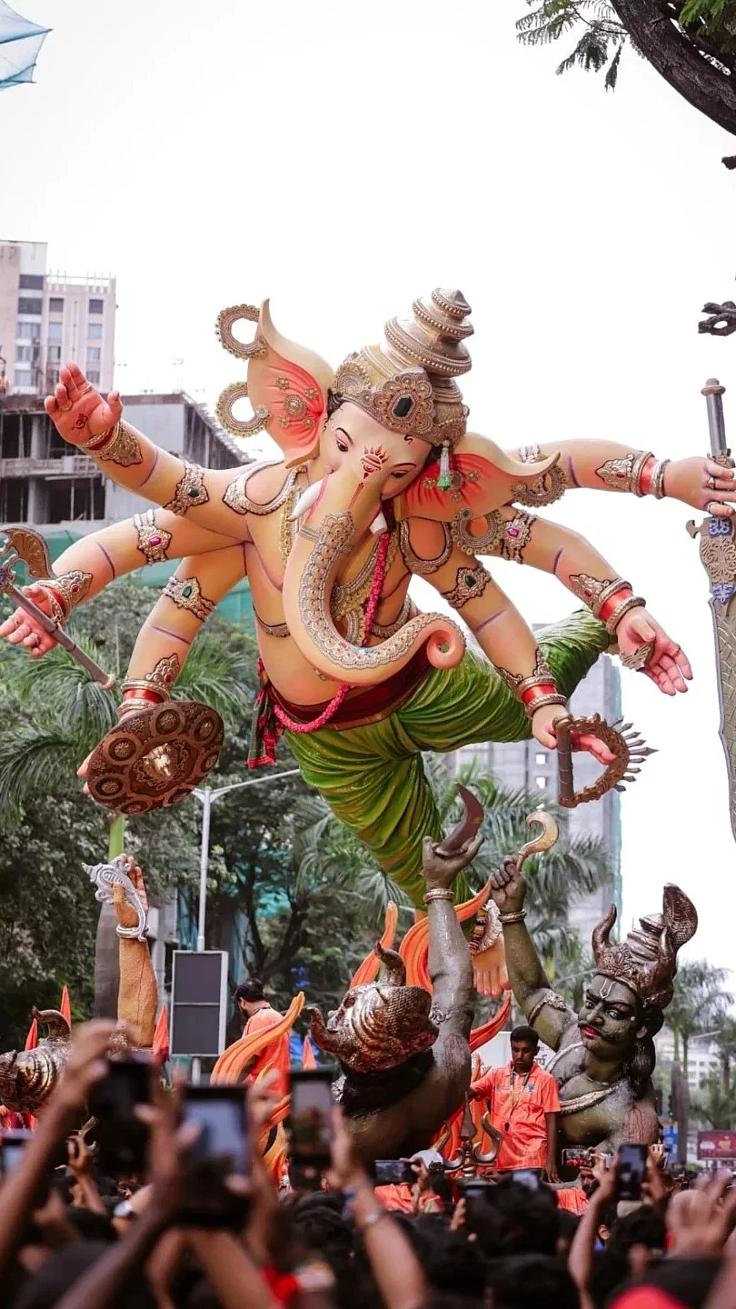 Mumbai's Parel Cha Maharaj 2025 Debuts Iconic 'Balance Concept' Ganesh ...