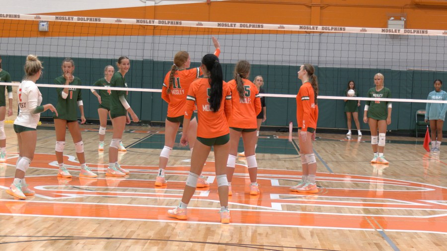 Mosley kicks off preseason with Green vs. Orange game