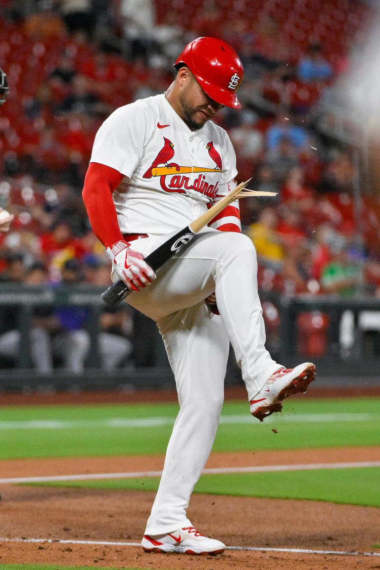 Cardinals 1B Willson Contreras breaks bat in frustration after being ...
