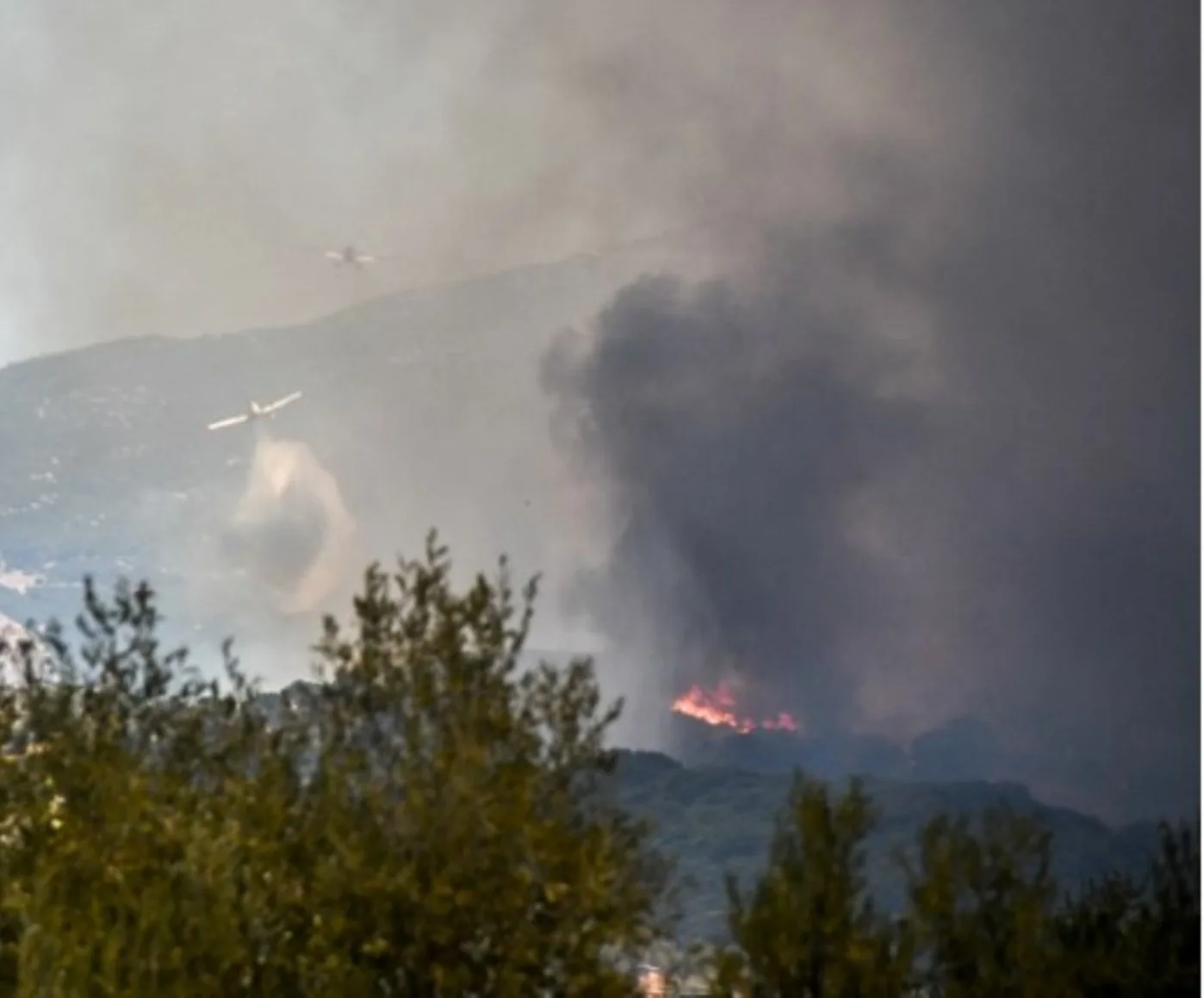 Πυρκαγιές: Βελτιωμένη η εικόνα στα Συχαινά, σ’ εξέλιξη Κ. Αχαΐα και ...