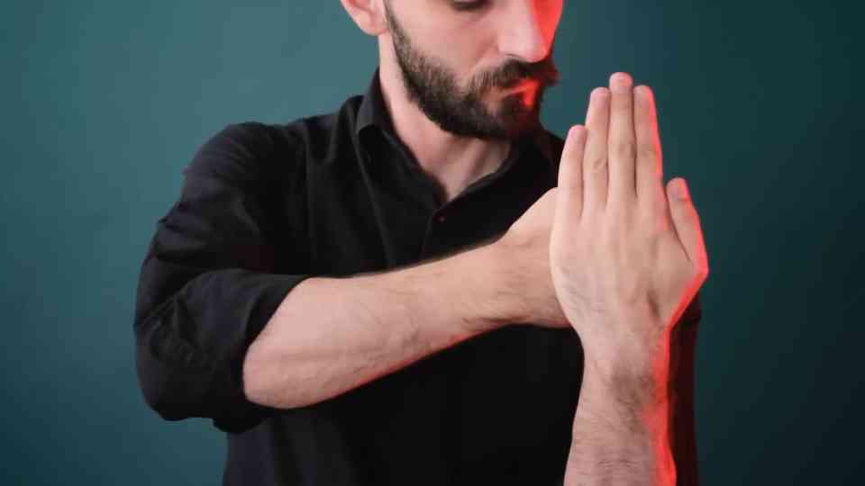 Nine Eye-Catching Hand Tricks You Can Learn