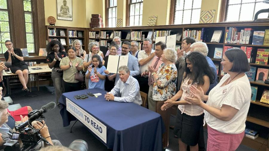McKee signs Freedom to Read Act