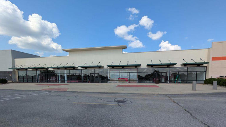 Under new owner, Belleville shopping center is making a strong comeback