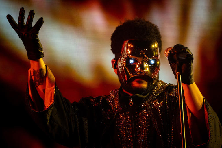 The Weeknd gets emotional at first Nashville concert in a decade, calls ...